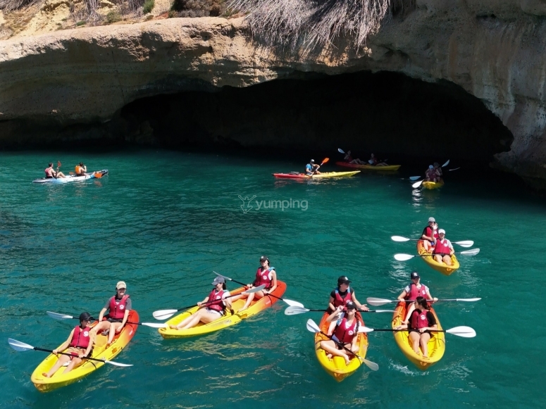 Ruta en kayak Acantilados de Maro-Cerro Gordo 2 h desde 30€ | Yumping