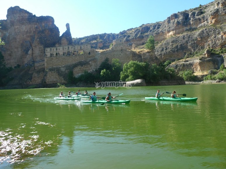 Ruta de Piragüismo en PN Hoces del Río Duratón desde 30€ - Yumping.com