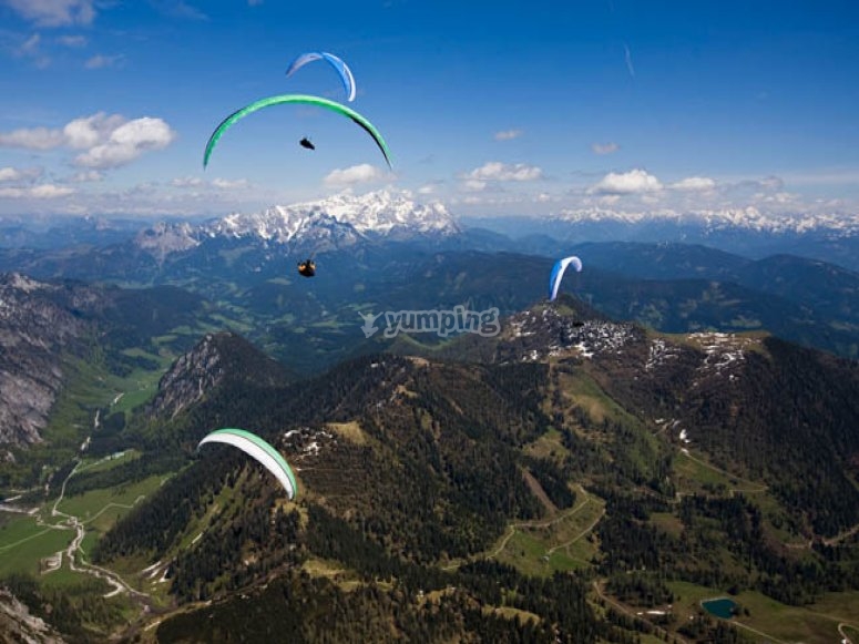 Descubre el parapente - curso 1 día Sierra Madrid desde 39€ - Yumping.com