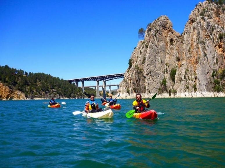 Kayak travesía embalse de Contreras 2h 30min desde 30€ - Yumping.com