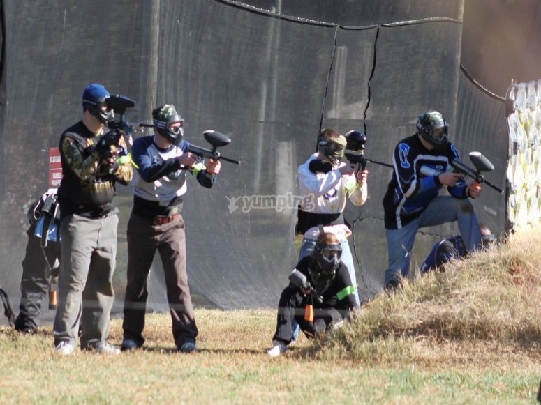 Paintball 100 bolas + barbacoa + combate de sumo desde 35€ - Yumping.com