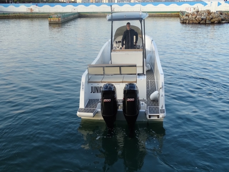 AMP Charters, precios y reservas 2025 | Yumping