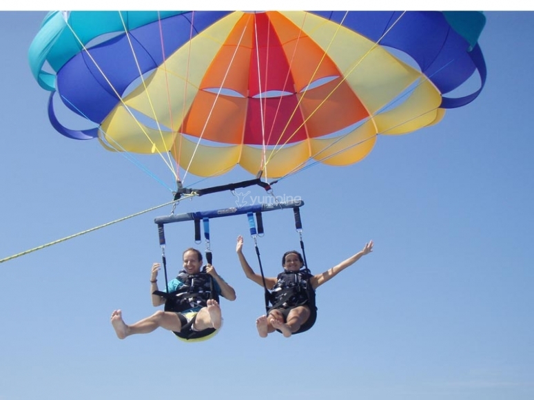 Pack Moto de agua, Parascending y Banana bus desde 225€ - Yumping.com