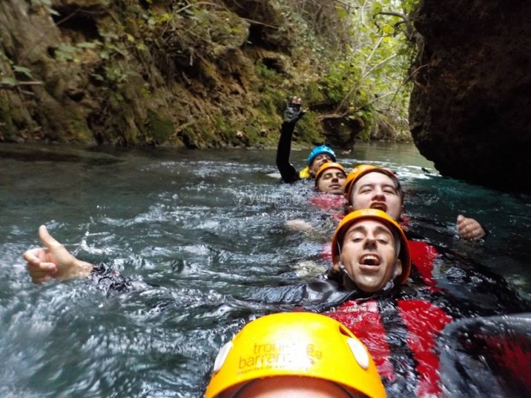 Canyoning aquatique Gorgo Escalera à Anna à partir de 50€ | Yumping