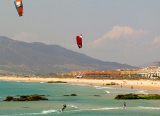 EIKT Tarifa, 价格和预订 2025 | Yumping