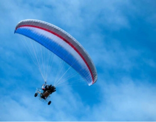 Vuelo en parapente a motor 5km Manilva desde 50€ | Yumping
