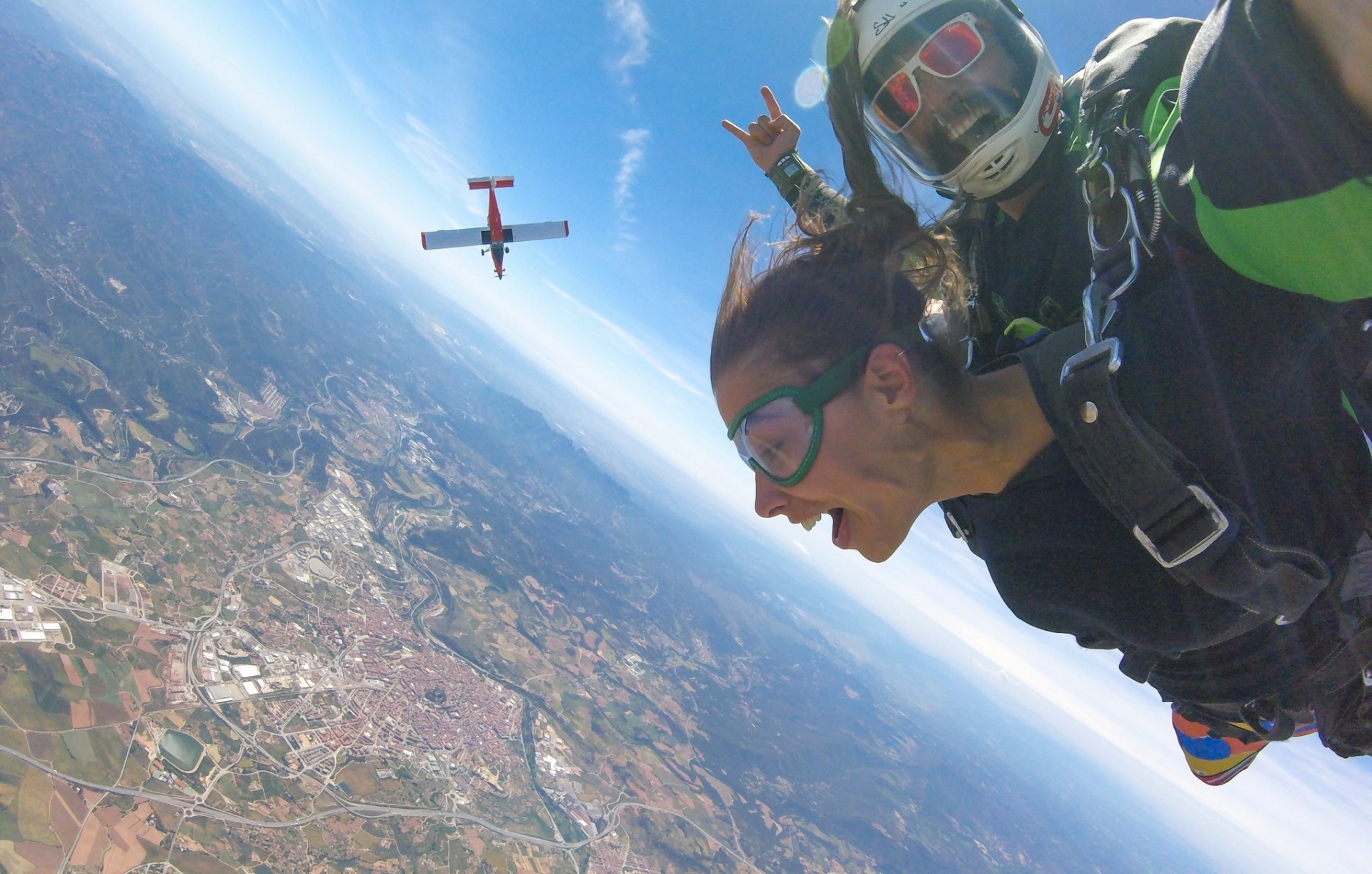 Skydiving in Barcelona: 11 prices and offers 2025 | Yumping