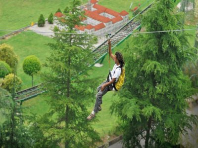 Los MEJORES Parques de Tirolinas en España de 2021