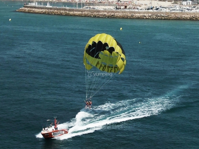 Parascending en Platja de Llevant 15 min 1-3 pax desde 75€ | Yumping