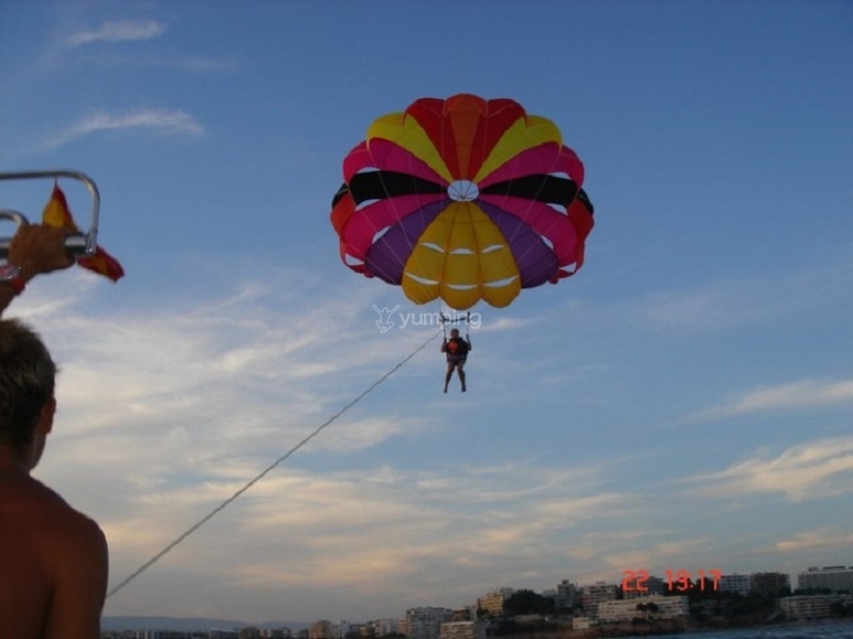Parascending en Platja de Llevant 15 min 1-3 pax desde 75€ - Yumping.com