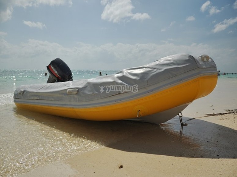 Alquiler Lancha Neumática. Costa Brava 4 horas desde 150€ - Yumping.com