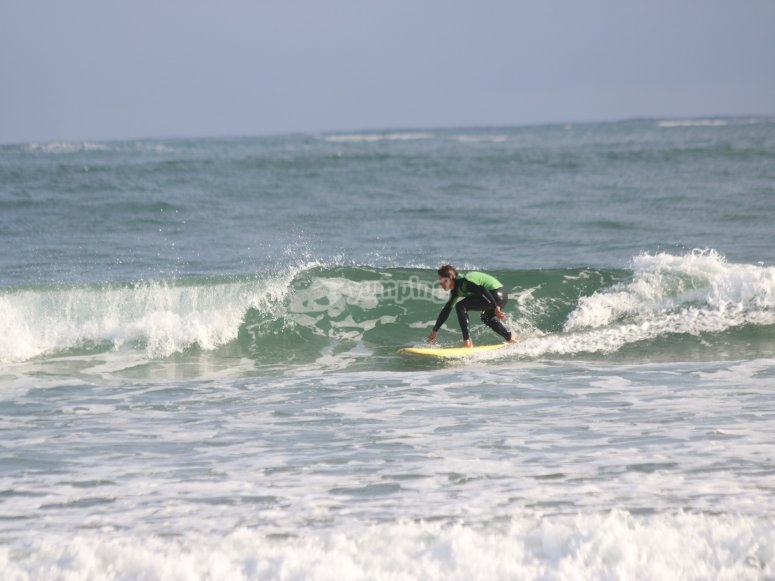 Clase de surf en Suances de 2 h 30 min desde 35€ - Yumping.com