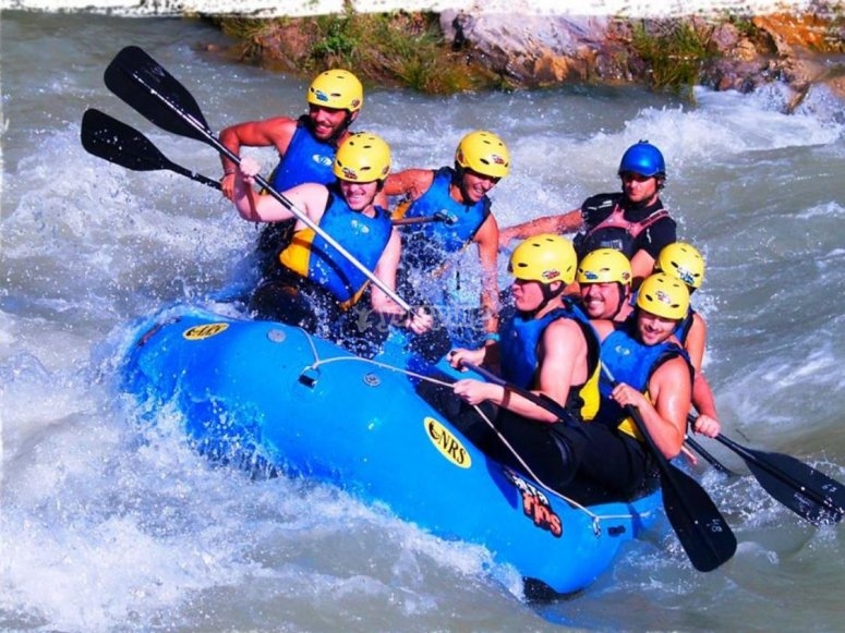 Hacer un descenso de rafting en el río Genil desde 39€ - Yumping.com