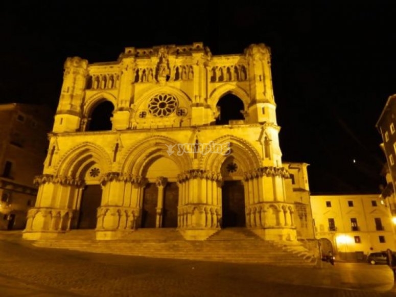 Ruta nocturna por el casco antiguo de Cuenca desde 5€ | Yumping Ruta nocturna por el casco antiguo de Cuenca desde 5€ | Yumping