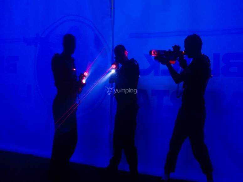 Partida de laser tag para grupos en Barcelona desde 7€ - Yumping.com