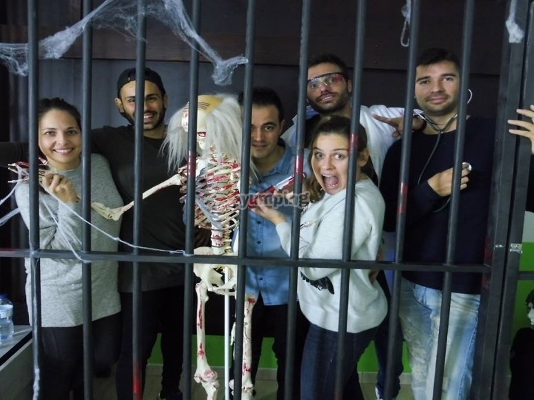 Escape room en Ibiza en sala de laboratorio desde 15€ - Yumping.com