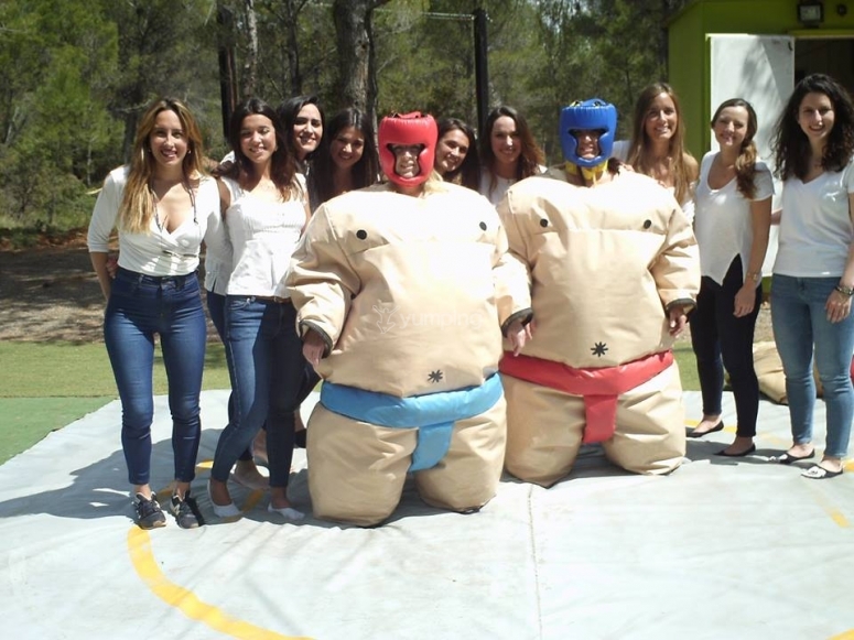 Despedida Humor Amarillo en Estivella 2 horas desde 25€ - Yumping.com