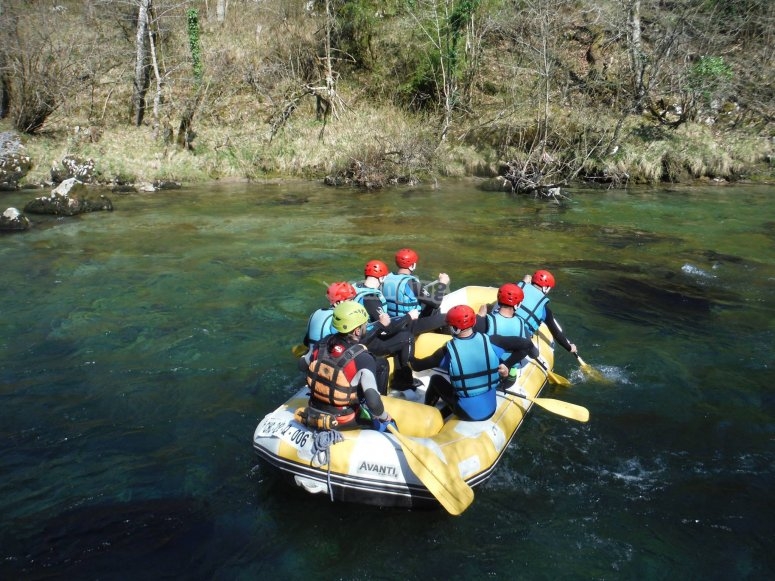 Rafting extremo en río Cares con fotos y picnic desde 40€ - Yumping.com