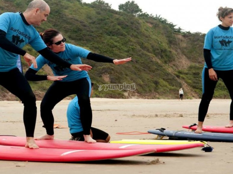 Clase iniciación de surf Cantabría fin de semana desde 60€ | Yumping