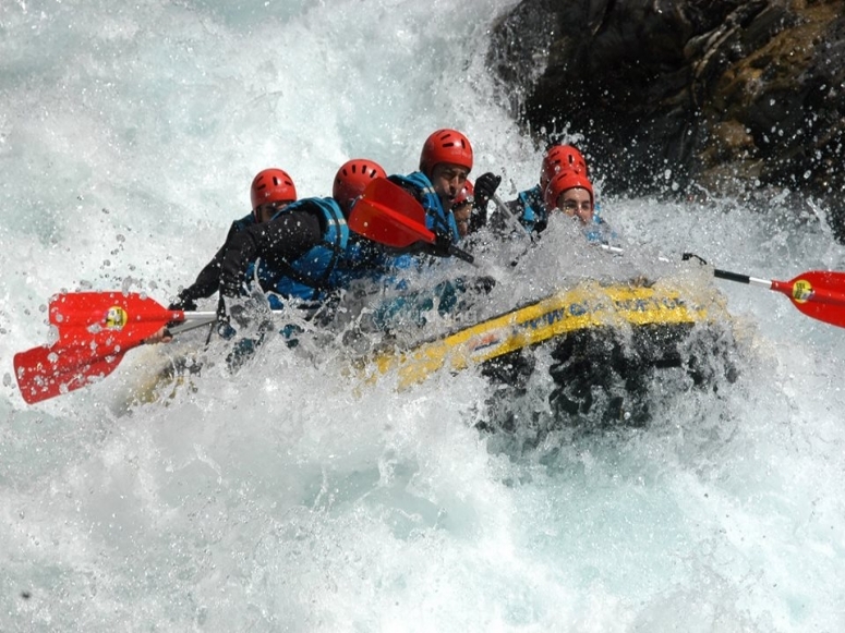 Rafting en el río Ara de Torla a Broto nivel IV desde 59€ - Yumping.com