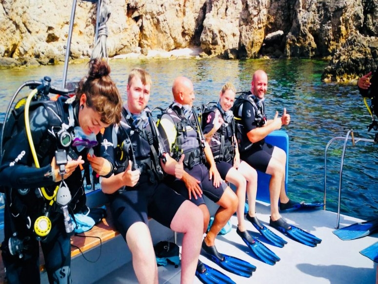 Curso de buceo PADI Rescue Diver en Addaia Menorca desde 360€ - Yumping.com