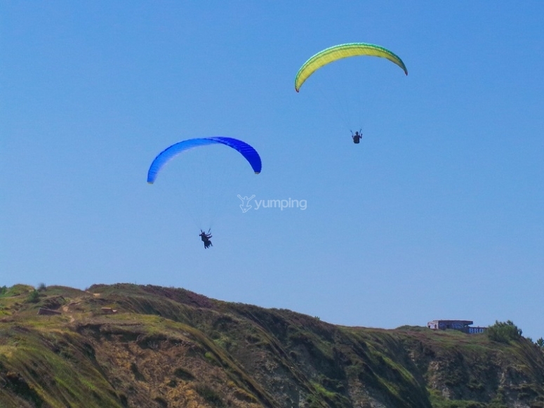 Vuelo en parapente playa de Sopelana y vídeo 20min desde 55€ - Yumping.com