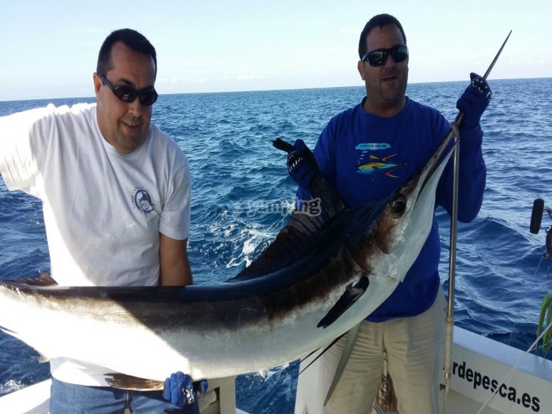 Pesca de Marlín Azul y Atún Gigante en Mazagón 10H desde 800€ - Yumping.com