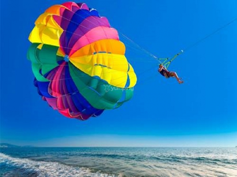 Vuelo en parascending por Salou durante 12 minutos desde 47€ - Yumping.com