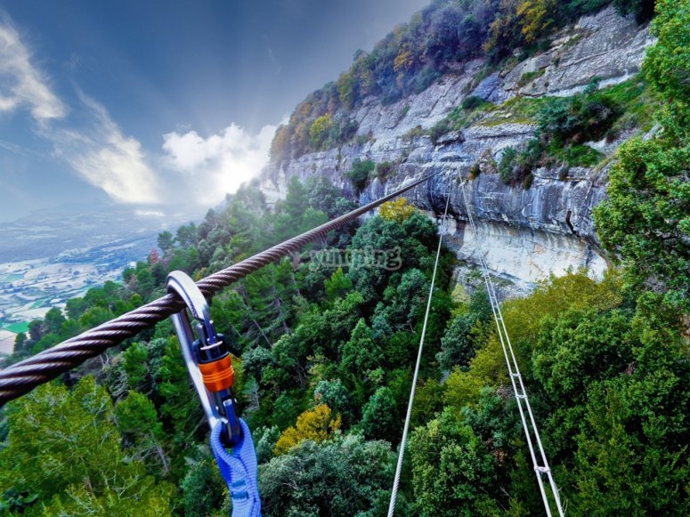 Vía Ferrata Baumes Corcades nivel k3 en Centelles desde 55€ | Yumping