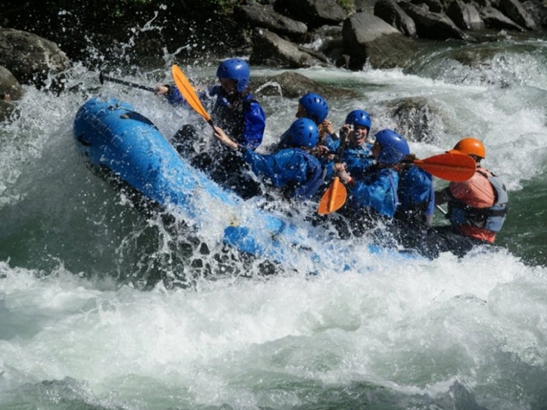 Rafting en el río Ara en Pirineos Aragoneses 2 h desde 75€ - Yumping.com