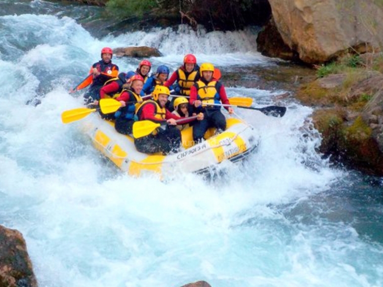 Rafting en el río Ara nivel alto en Torla 2 h desde 54€ - Yumping.com