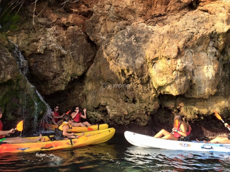 Alquiler de kayak por acantilados de Nerja 1 hora desde 10€ - Yumping.com