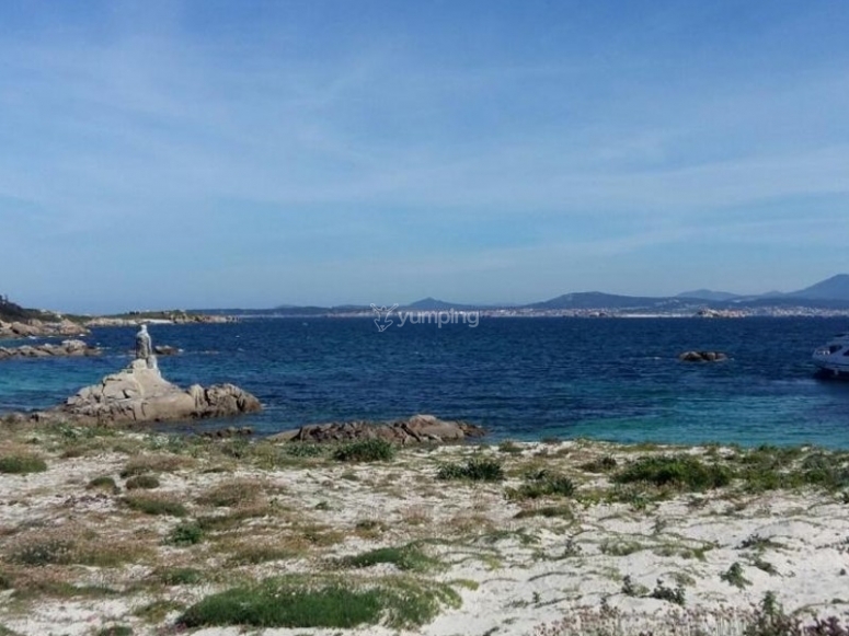 Paseo en barco a la Isla de Sálvora, 4 h y media desde 27€ - Yumping.com