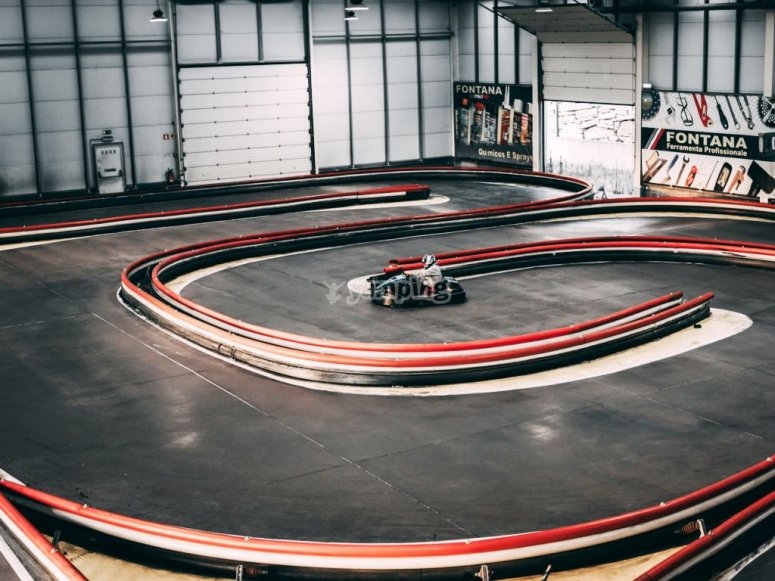 Tanda de karting indoor en Fafe Braga 10min desde 9€ - Yumping.com