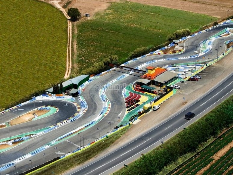 Carrera de karting para grupos en Blanes (+18) desde 50€ - Yumping.com